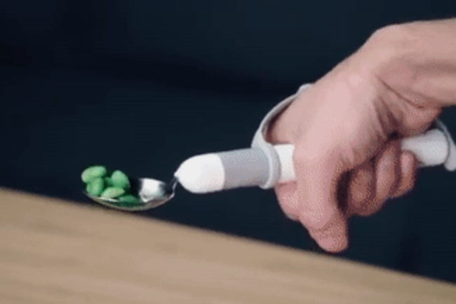 あらゆる揺れを制御するスマートスプーン「Liftware Level」｜PT-OT-ST.NET